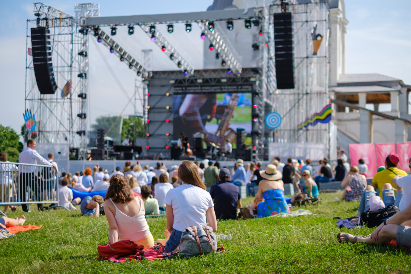 How Do Brands Design Photo-Worthy Experiences at Festivals and Pop-Up ...